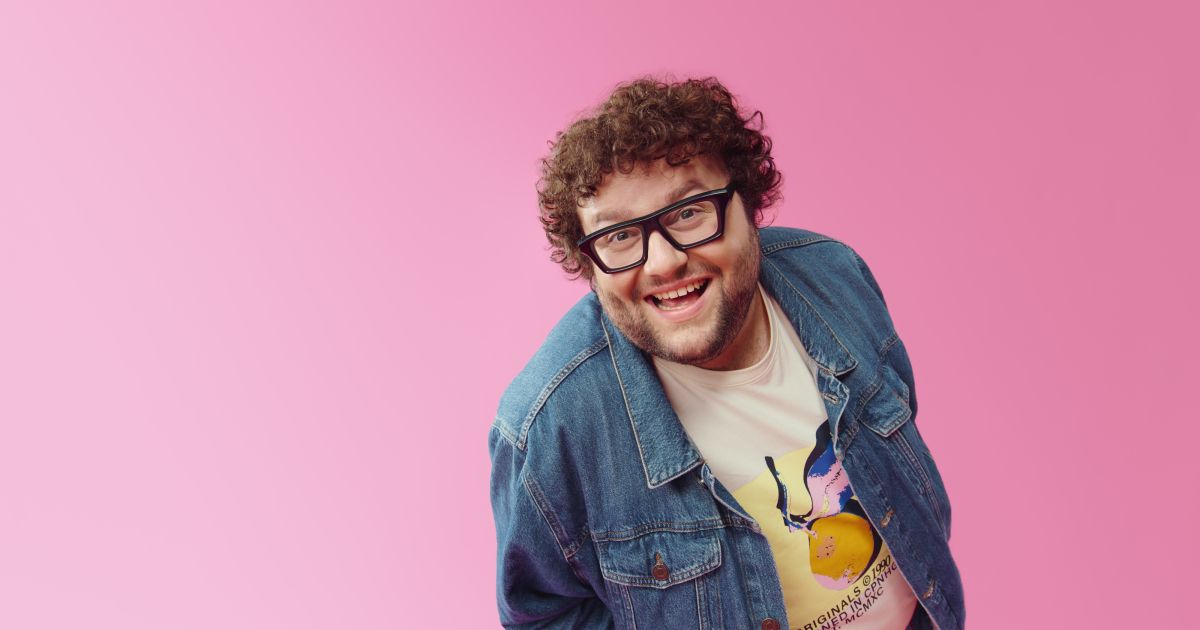 Manu Van Acker maakt Belgische punten bekend tijdens Eurovision | VRT