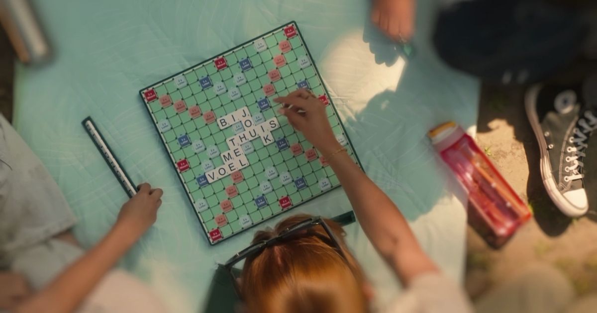 Chloë van de Klantendienst: ‘Acht letters op het Scrabble-plankje? Dat ...