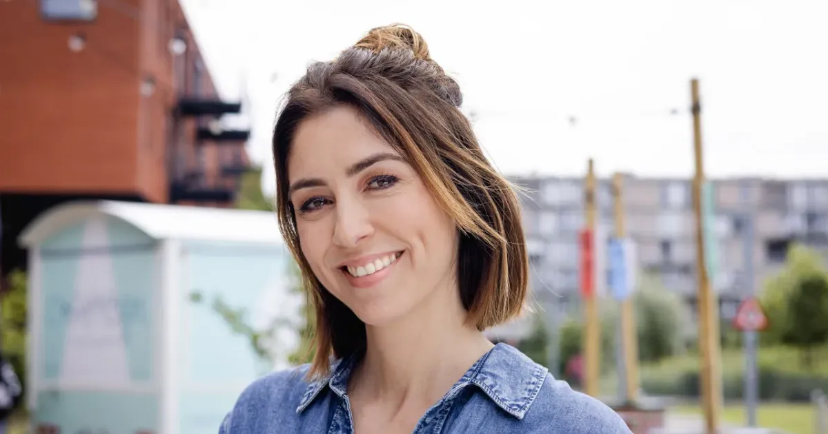 Primeur! Kim Van Oncen maakt haar entree in Thuis met veel grandeur | VRT