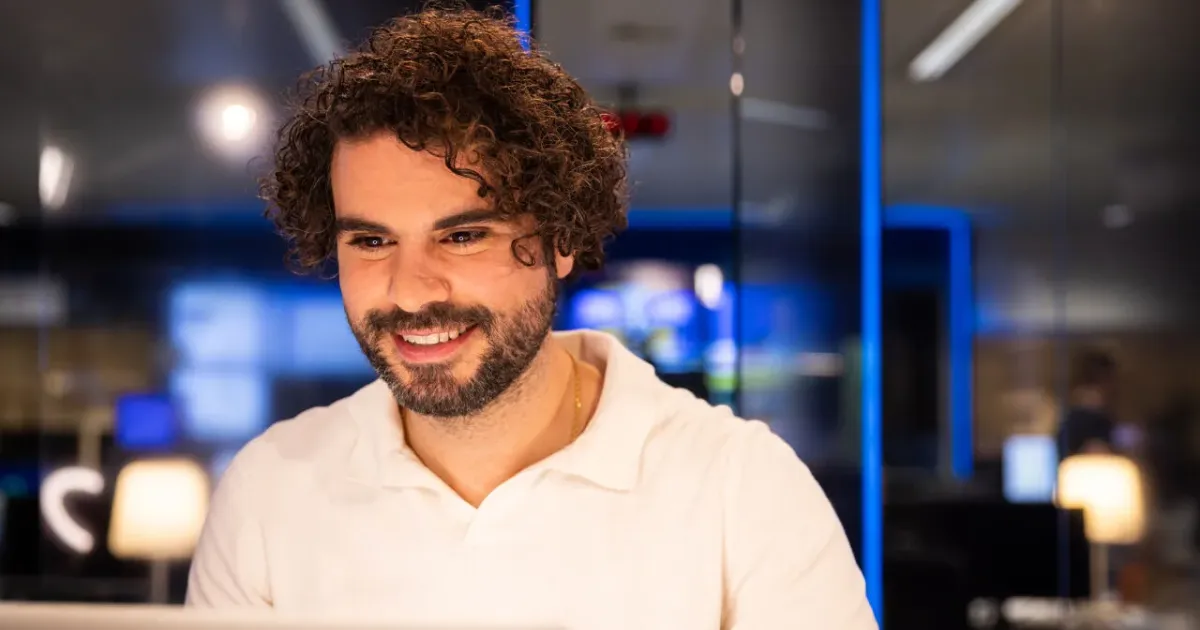 Riadh Bahri wordt journaalanker bij VRT NWS | VRT